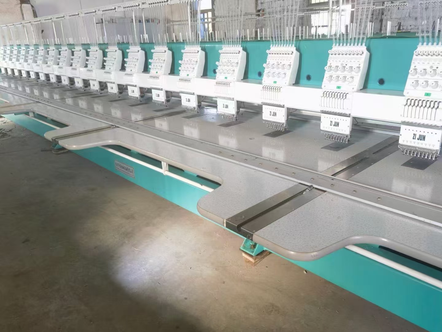 9 needle 22 head 400 Head distance high speed Y750 used emboridery ...